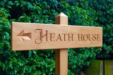 Free Standing House Signs with Arrow | MakeMeSomethingSpecial.com